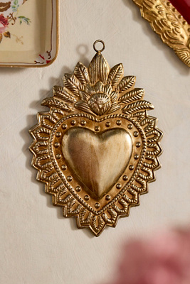 Burnished Heart Medallion, Golden Wreath | Terrain