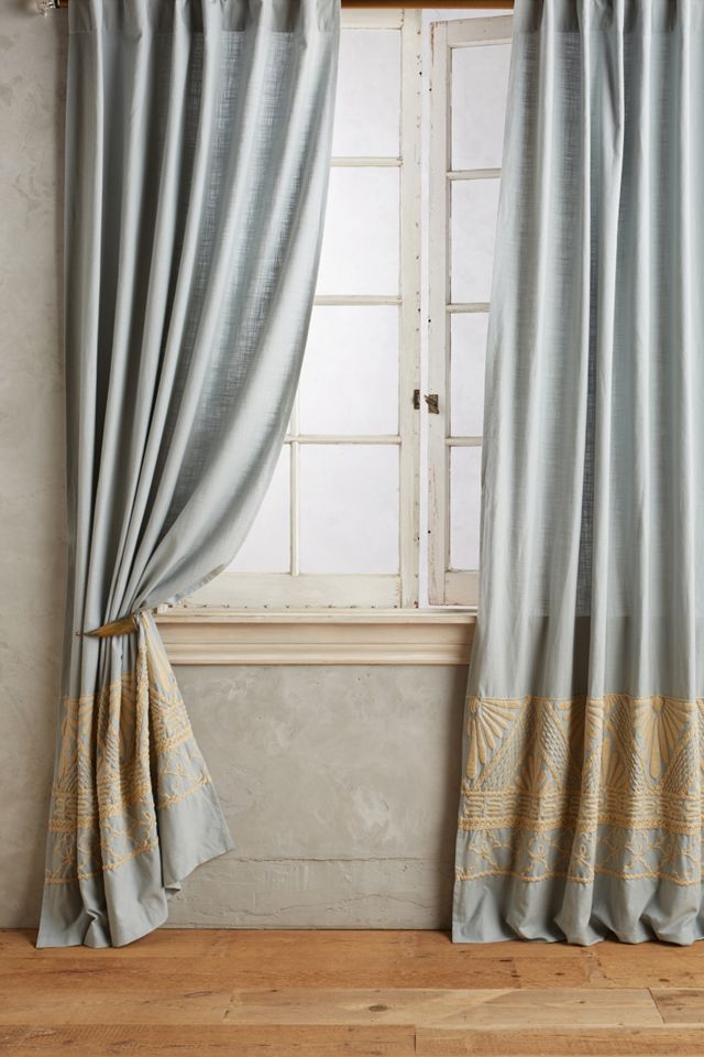 Vorhang mit besticktem Saum | Anthropologie DE