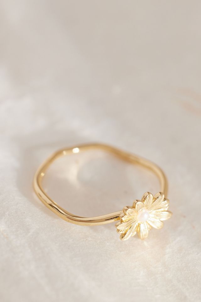 Daisy London Daisy Pearl Flower Ring | Anthropologie UK