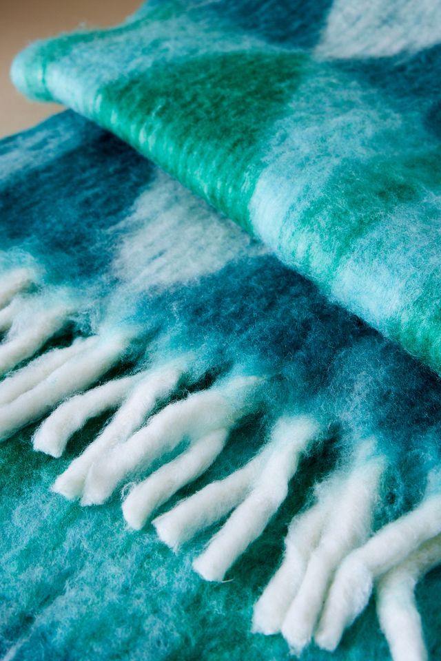 Cosy Cocoon Fringed Throw | Anthropologie UK