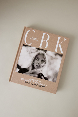 Livre CBK: Carolyn Bessette Kennedy: A Life in Fashion | Anthropologie FR