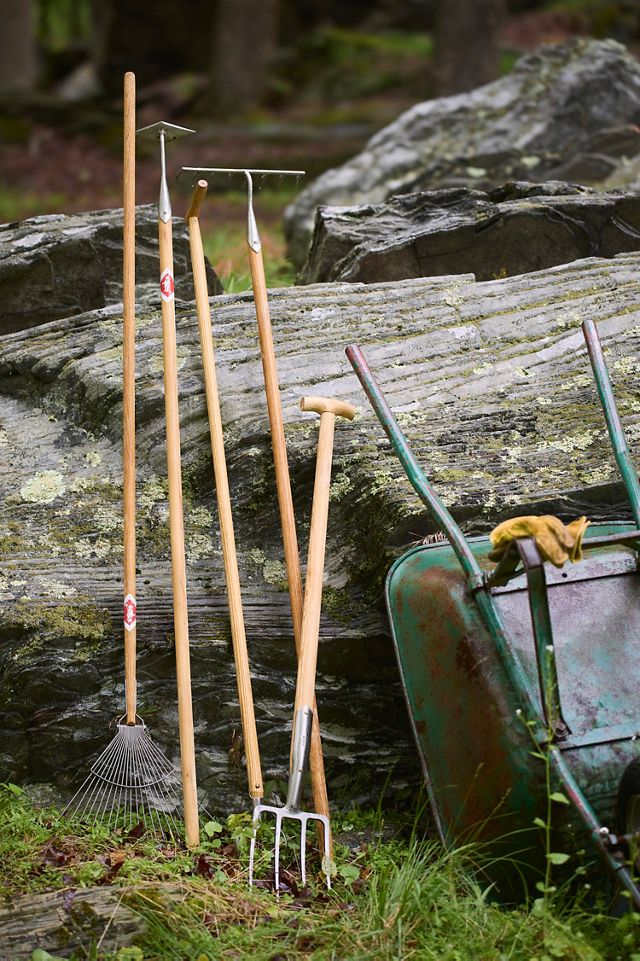 Sneeboer Eight-Tooth Garden Rake | AnthroHome