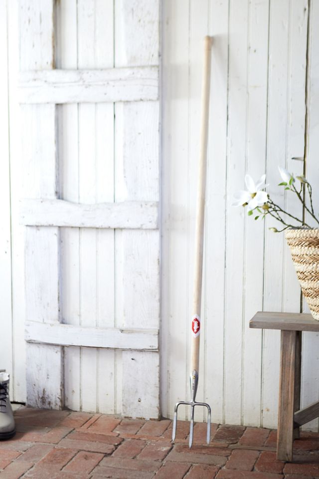 Sneeboer x Great Dixter Long Handle Garden Fork | Terrain