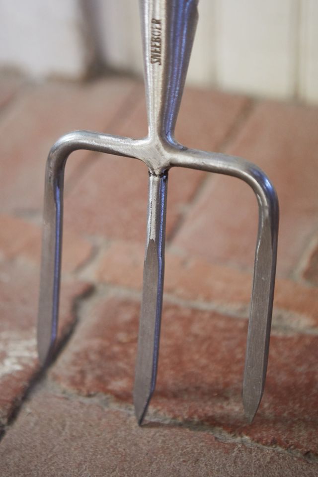 Sneeboer x Great Dixter Long Handle Garden Fork | Terrain