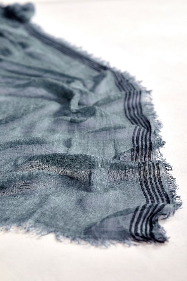 Stripe Edge Scarf, Navy | Terrain