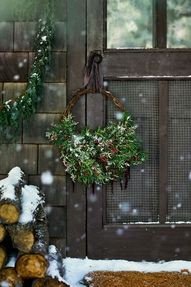 Right Side Hand Fresh Noble Fir + Pepperberry Holiday Wreath | AnthroLiving