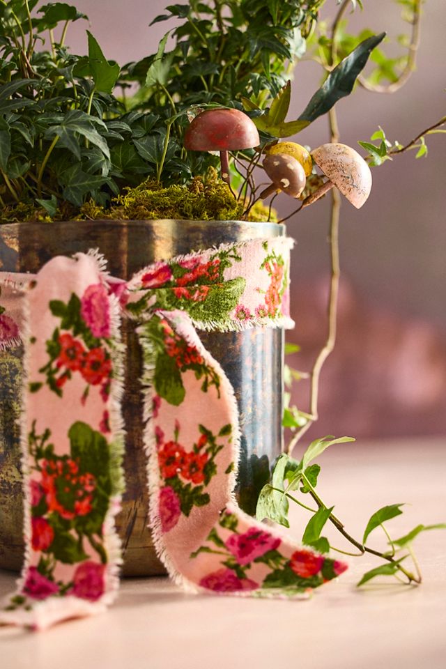 Angel Vine Heart Topiary, Gold Metal Pot | Terrain