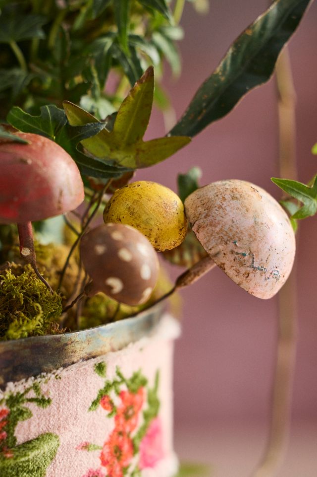 Angel Vine Heart Topiary, Gold Metal Pot | Terrain