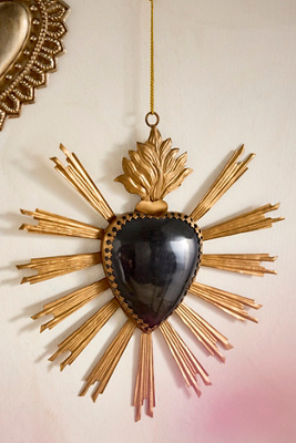 Burnished Heart Medallion, Black Stone | Terrain