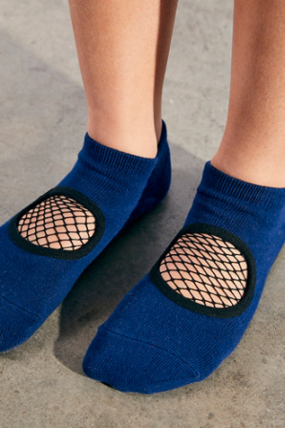 Arebesk Phish Net Closed Toe Grip Socks | Free People