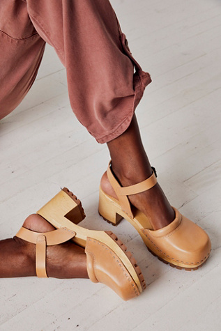 Kaolin Clogs | Free People UK