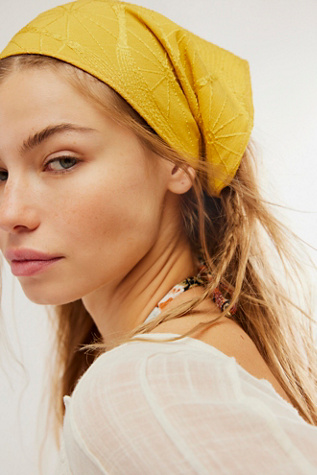 Foulard brodé simple | Free People FR