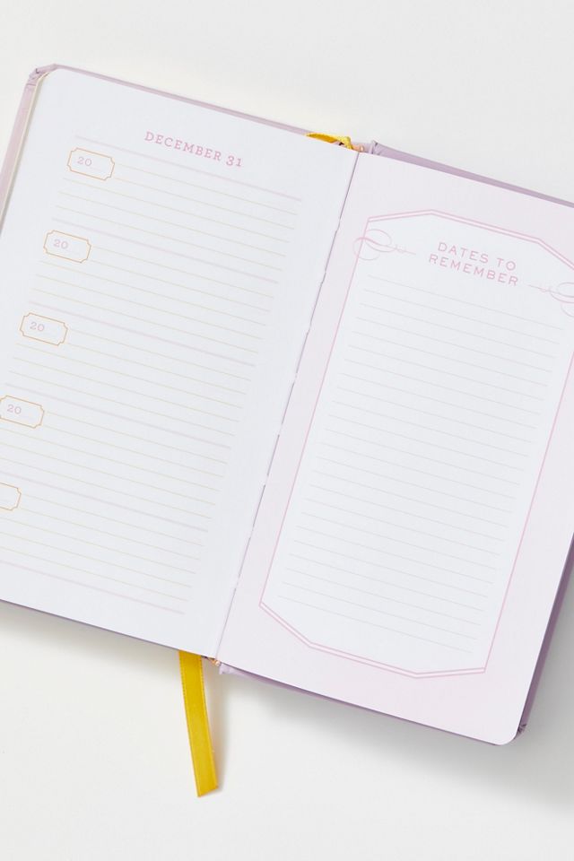 Journal Mom's One Line A Day: A five-Year Memory Book | Free People FR