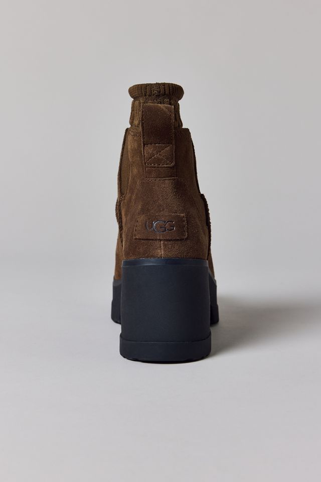 UGG Women's Moxy Suede Chelsea Boot | Urban Outfitters