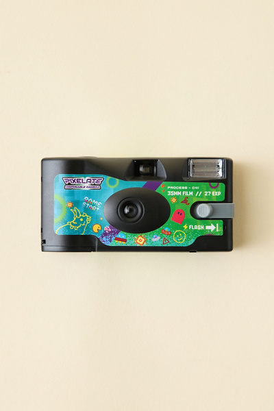 RETO RETOCOLOR Pixelate Single-Use 35mm Camera | Urban Outfitters