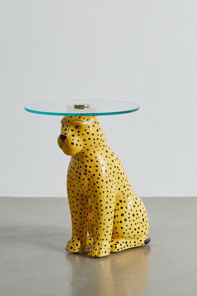 Table d'appoint sculptée Cheetah | Urban Outfitters Canada