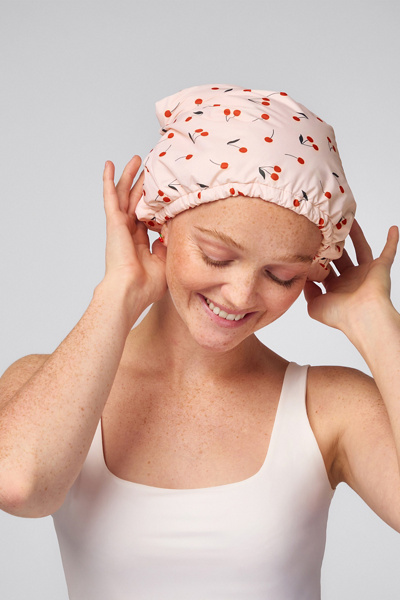 KITSCH Satin Lined Flexi Shower Cap | Urban Outfitters