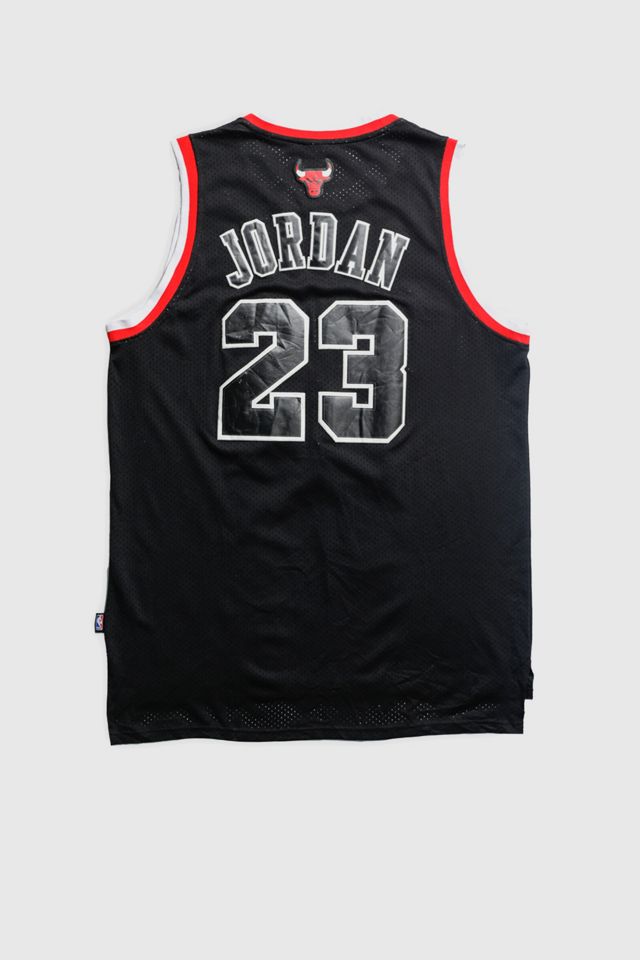 Vintage Chicago Bulls NBA Jersey 010 | Urban Outfitters