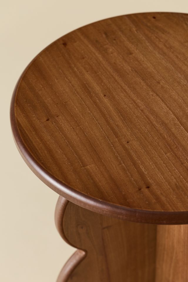 Amelie Scalloped Side Table | Urban Outfitters