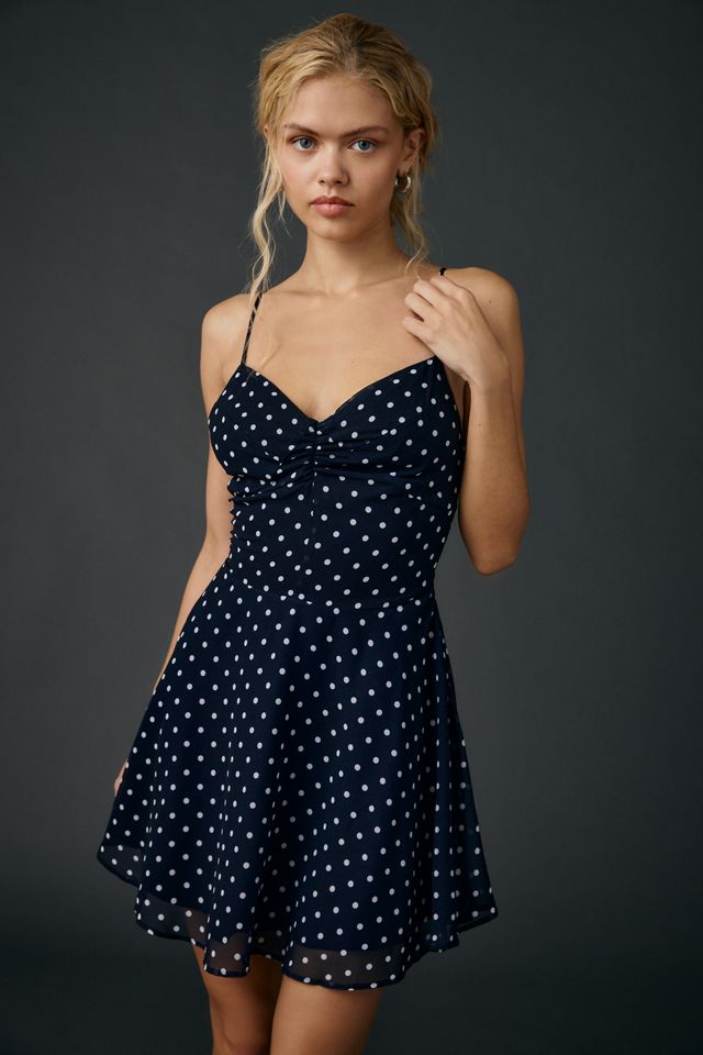 Robe mini en mousseline évasée UO Over The Horizon | Urban Outfitters ...