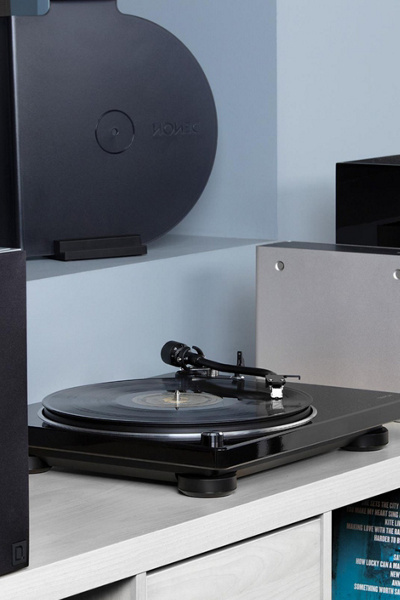 Denon DP-400 Hi-Fi Turntable | Urban Outfitters