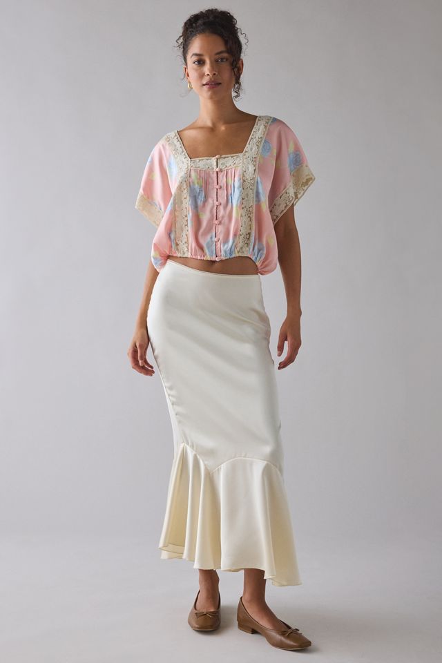 Kimchi Blue Ada Short Sleeve Lace Trim Satin Blouse | Urban Outfitters