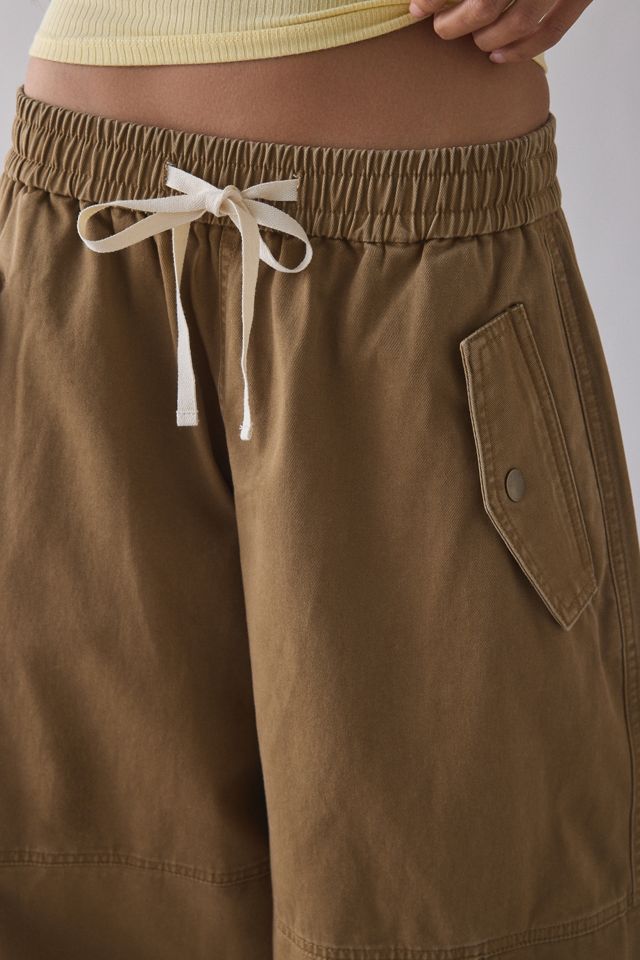 Pantalon cargo court à jambe large Cassie BDG | Urban Outfitters Canada