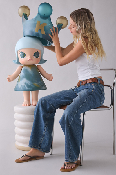POP MART Mega Royal Molly 1000% Didi To Love Figure | Urban Outfitters