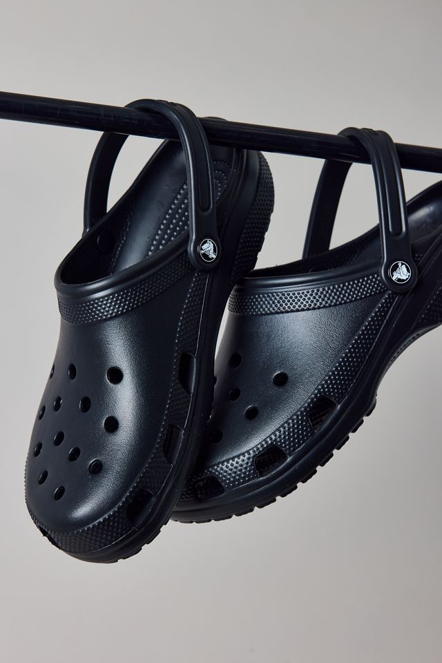 Crocs Men's Classic Clog | Urban Outfitters