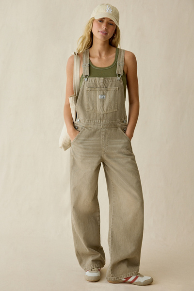 Levi’s® Full-Length Baggy Denim Overalls | Urban Outfitters