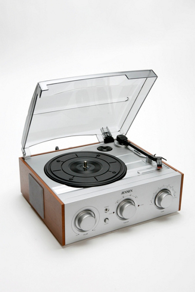Jensen Wooden Record Player | Urban Outfitters