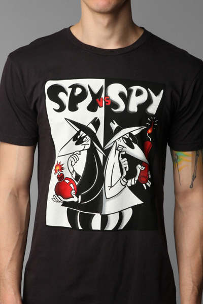 Spy Vs. Spy Tee | Urban Outfitters Canada
