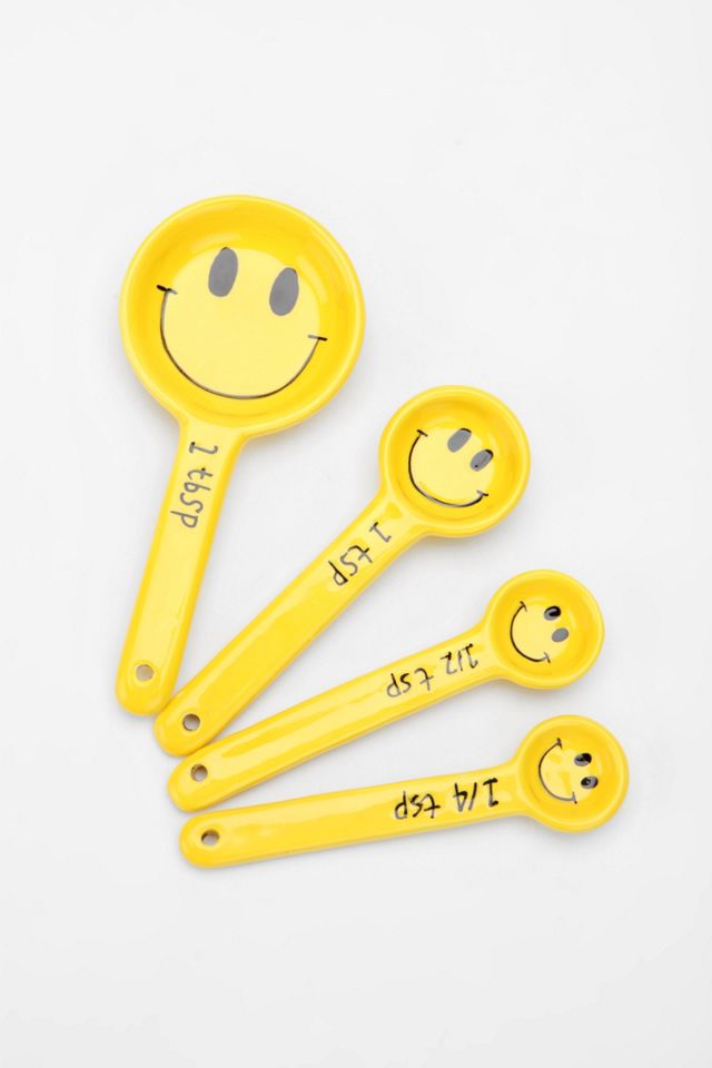 Smiley Face Measuring Spoons - Set of 4 | Urban Outfitters Canada