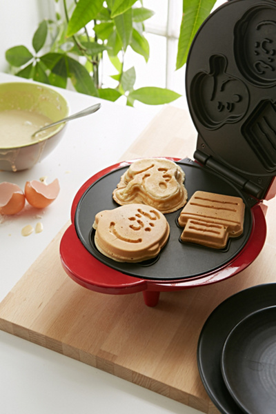 Snoopy Waffle Maker | Urban Outfitters