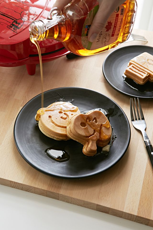 Snoopy Waffle Maker | Urban Outfitters Canada