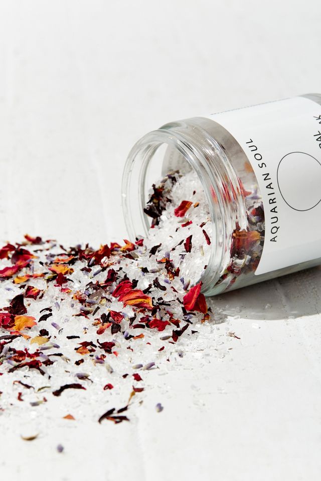 Aquarian Soul Full Moon Bath Soak | Urban Outfitters