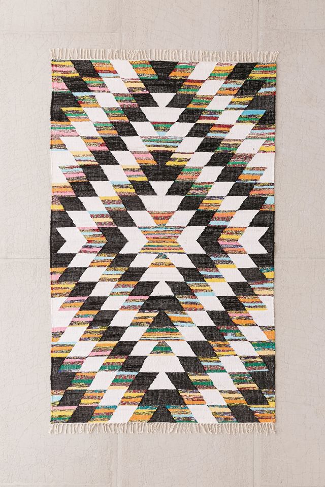 Woven Diamond Kilim Rug | Urban Outfitters