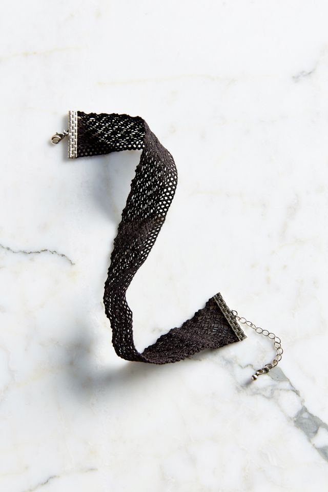 Maddison Wide Fabric Choker Necklace | Urban Outfitters