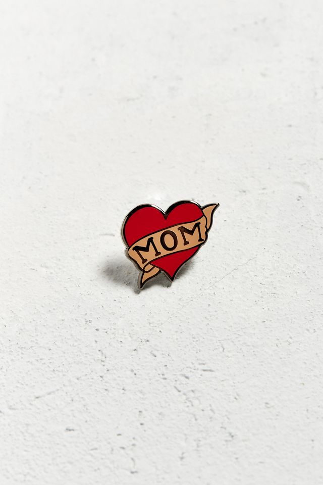 UO I Heart Mom Pin | Urban Outfitters