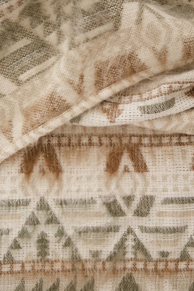 Brushed Geo Camp Bed Blanket | Urban Outfitters Canada