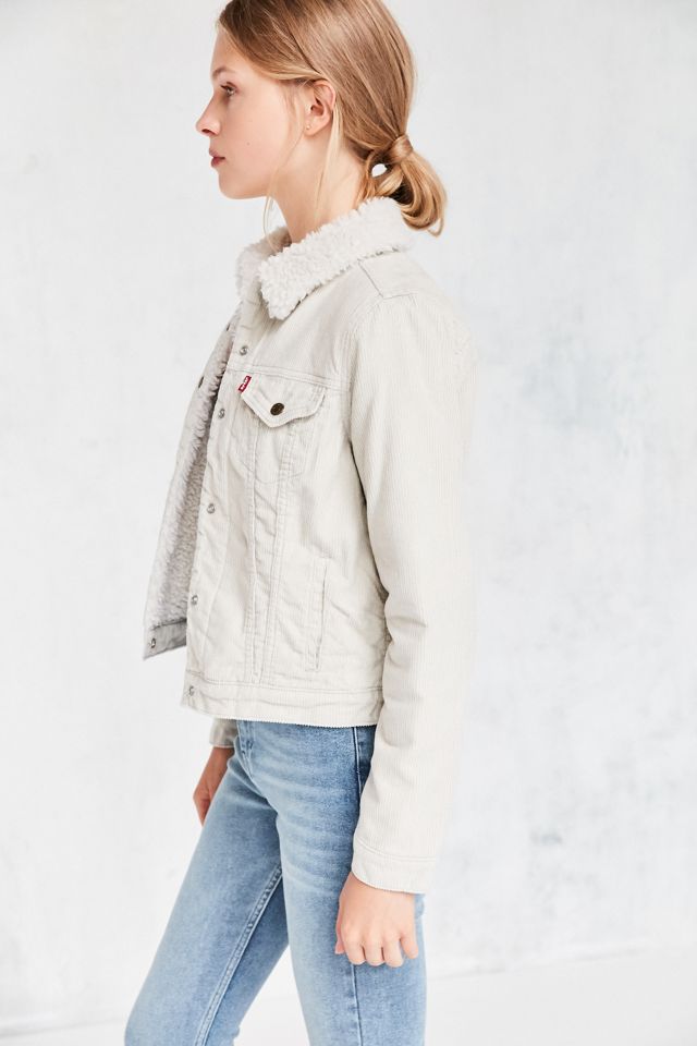 Levi’s Sherpa Lined Corduroy Trucker Jacket | Urban Outfitters