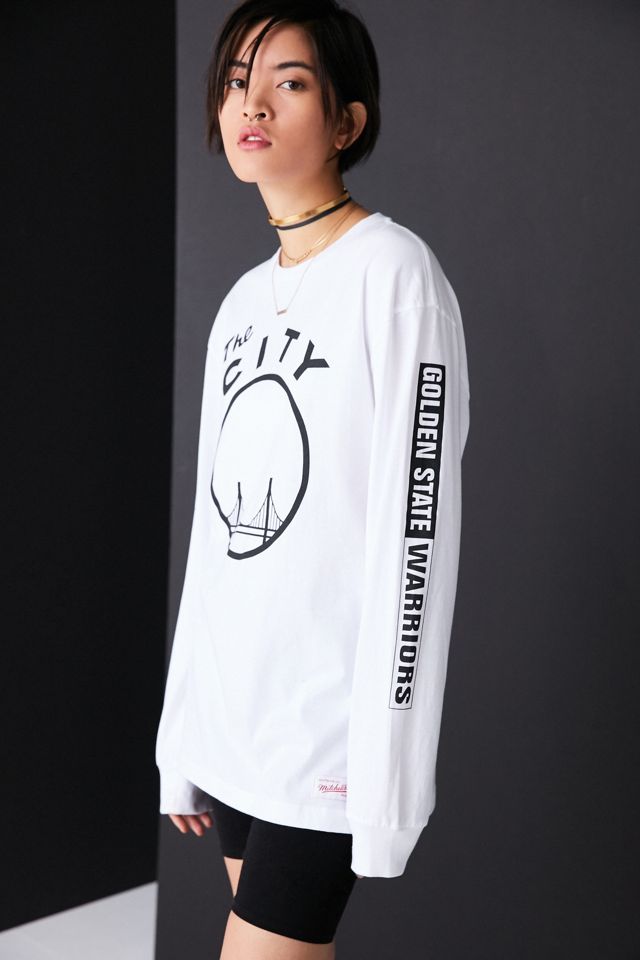 Mitchell & Ness NBA Long-Sleeve Tee | Urban Outfitters Canada