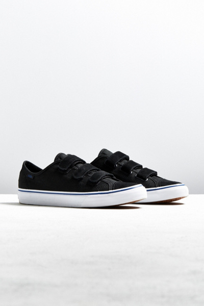 Vans 23 V Sneaker | Urban Outfitters