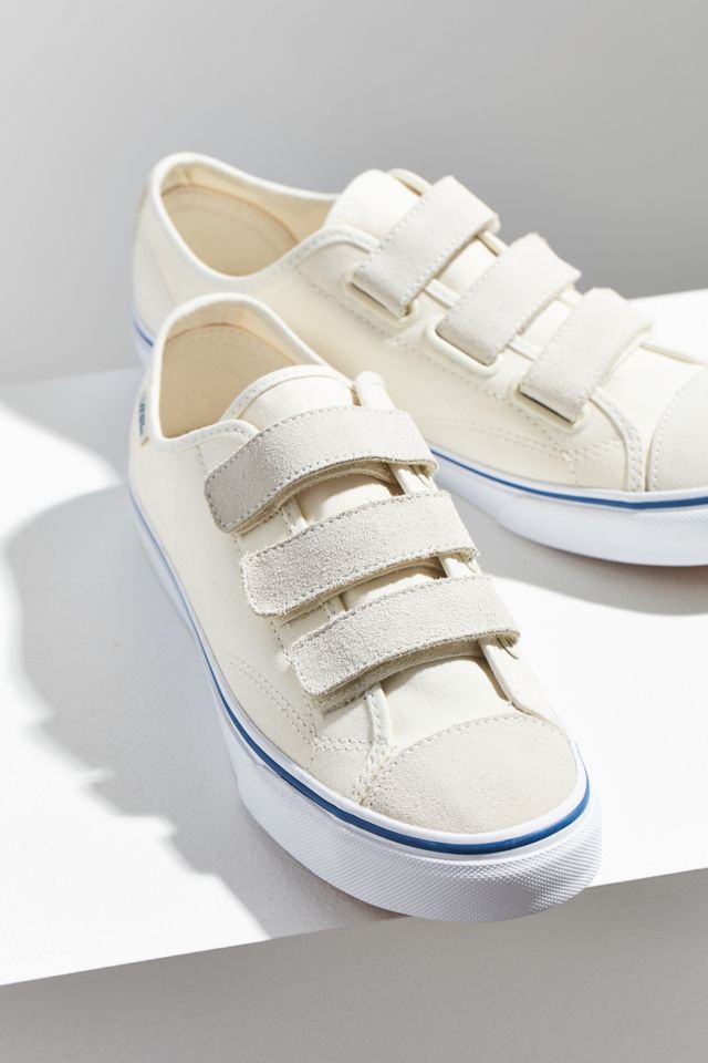 Vans 23 V Sneaker | Urban Outfitters