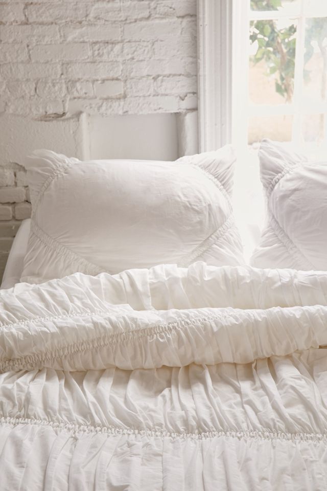 Rita Ruffle Comforter | Urban Outfitters