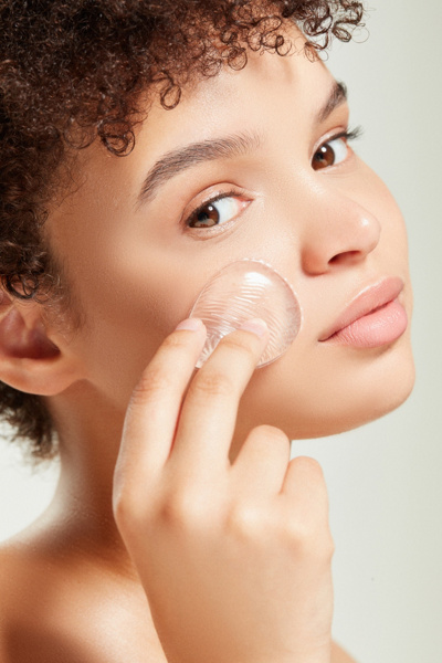 KARAS Blending + Contouring Clear Silicone Sponge | Urban Outfitters