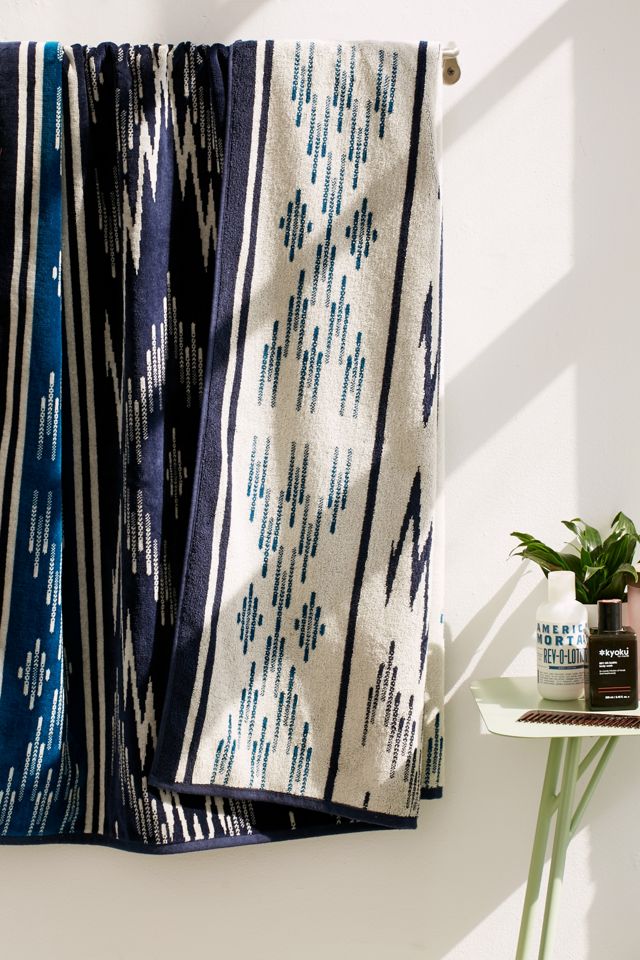 Pendleton Mendoza Trail Oversized Beach Towel | Urban Outfitters