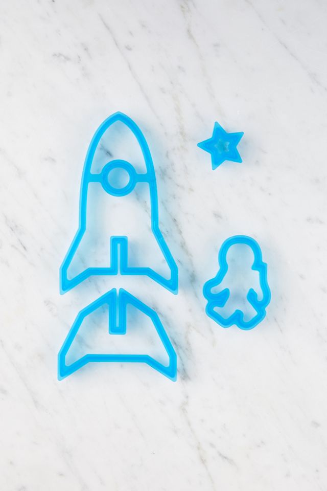 Spaceship 3D Cookie Cutter Set | Urban Outfitters
