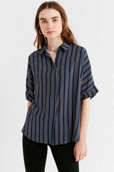 UO Oversized Short Sleeve Button-Down Top | Urban Outfitters