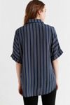 UO Oversized Short Sleeve Button-Down Top | Urban Outfitters